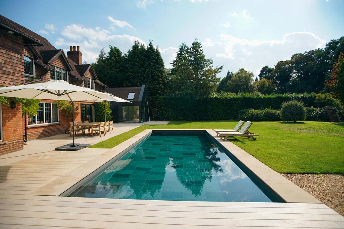Swimming Pool Refurbishment: Best Practices for Renovating an Old Pool